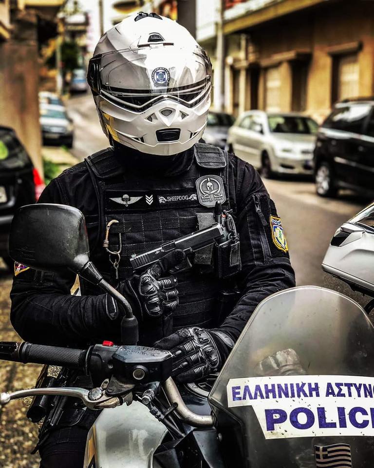 Ηλιούπολη: Χειροπέδες σε ανήλικο αλλοδαπό για επίθεση με μαχαίρι ...